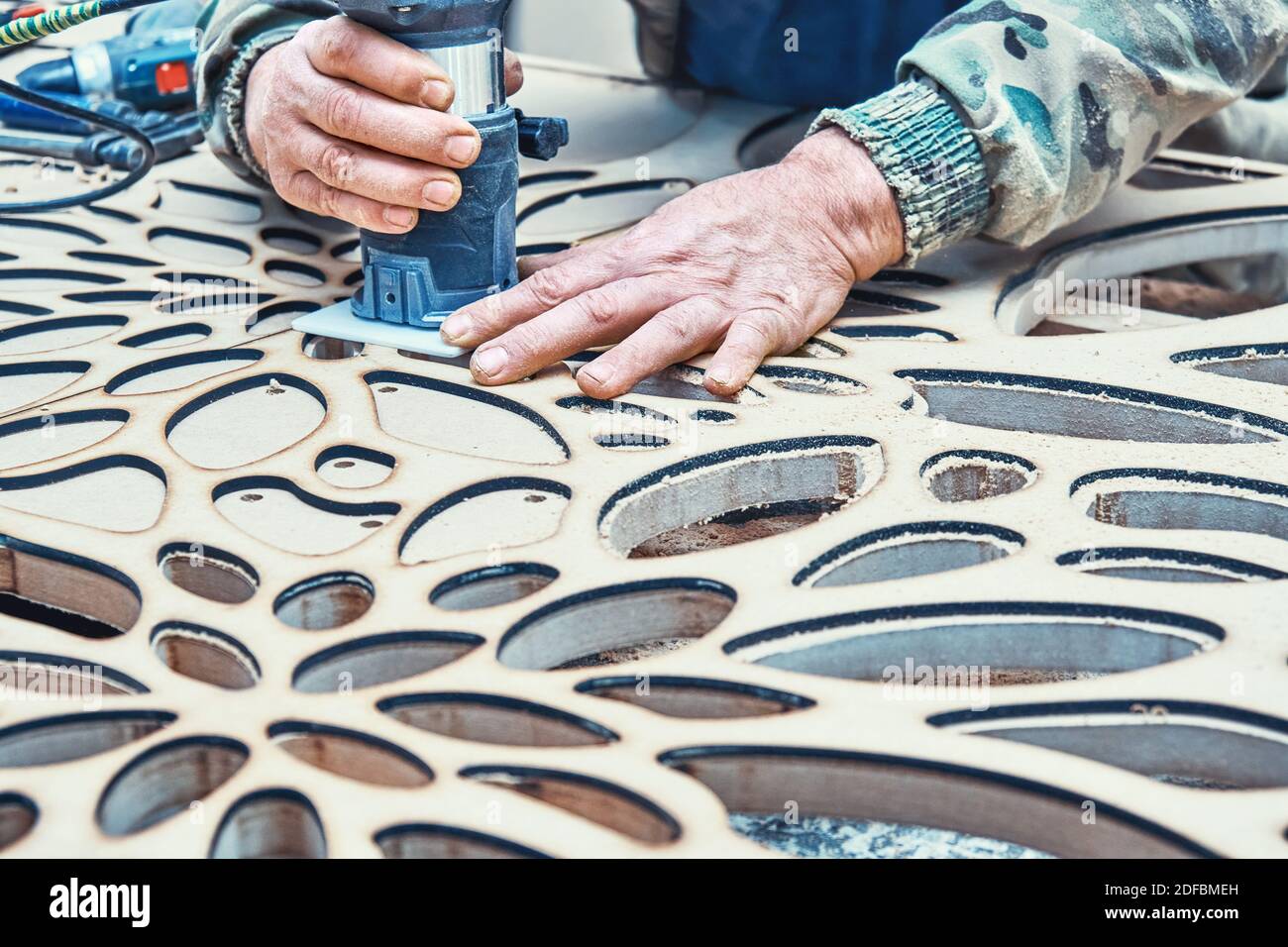 Decorative partition wall manufacturing process. Carpenter milling ...