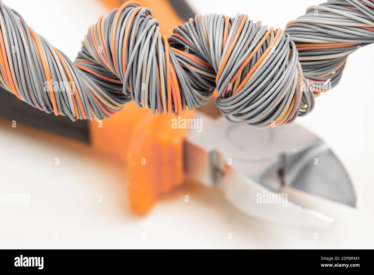 Electrical cable wiring and tool to used in electrical installations ...