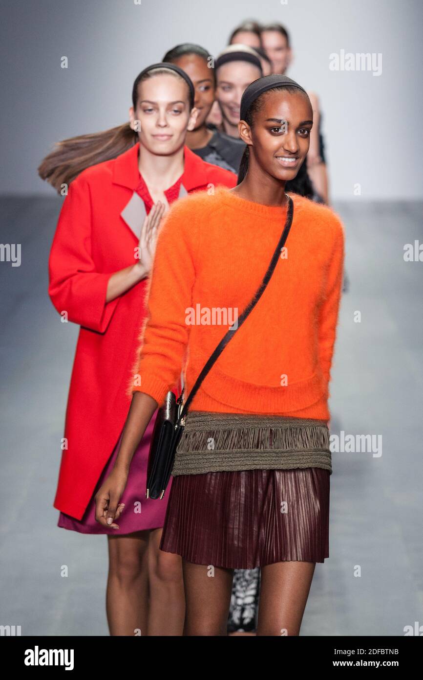 Clothing clothes runway model models hi-res stock photography and ...