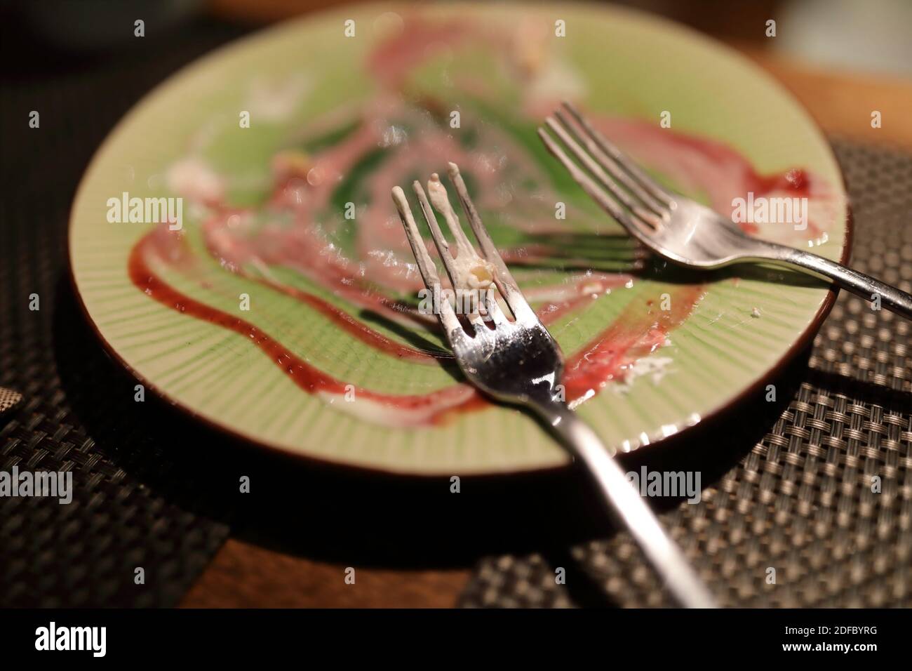 Messy dessert fork hi-res stock photography and images - Alamy