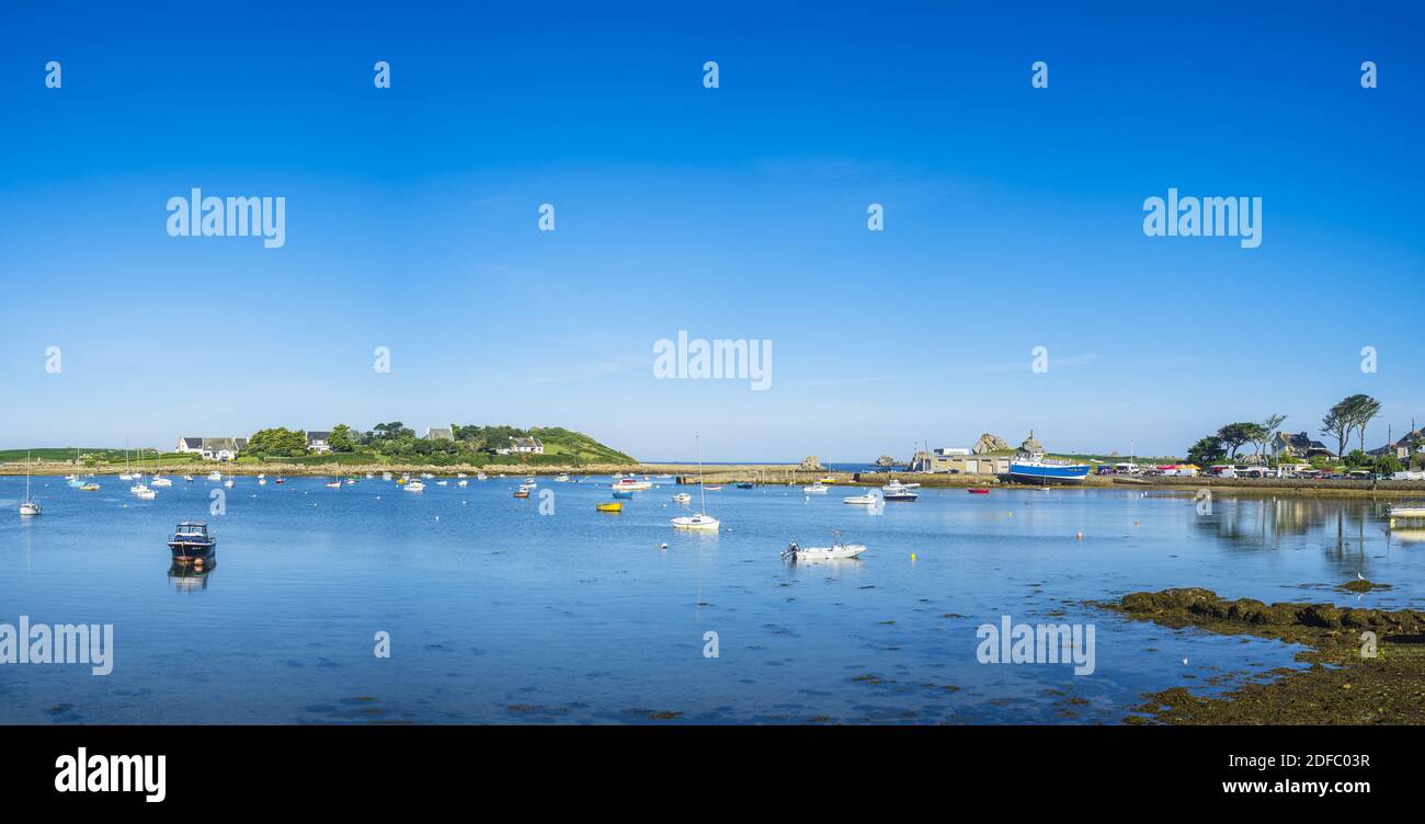 France, Finistere, Porspoder, bay between Saint-Laurent Peninsula and ...