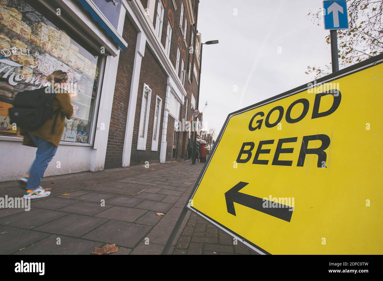Beer road sign hi-res stock photography and images - Alamy