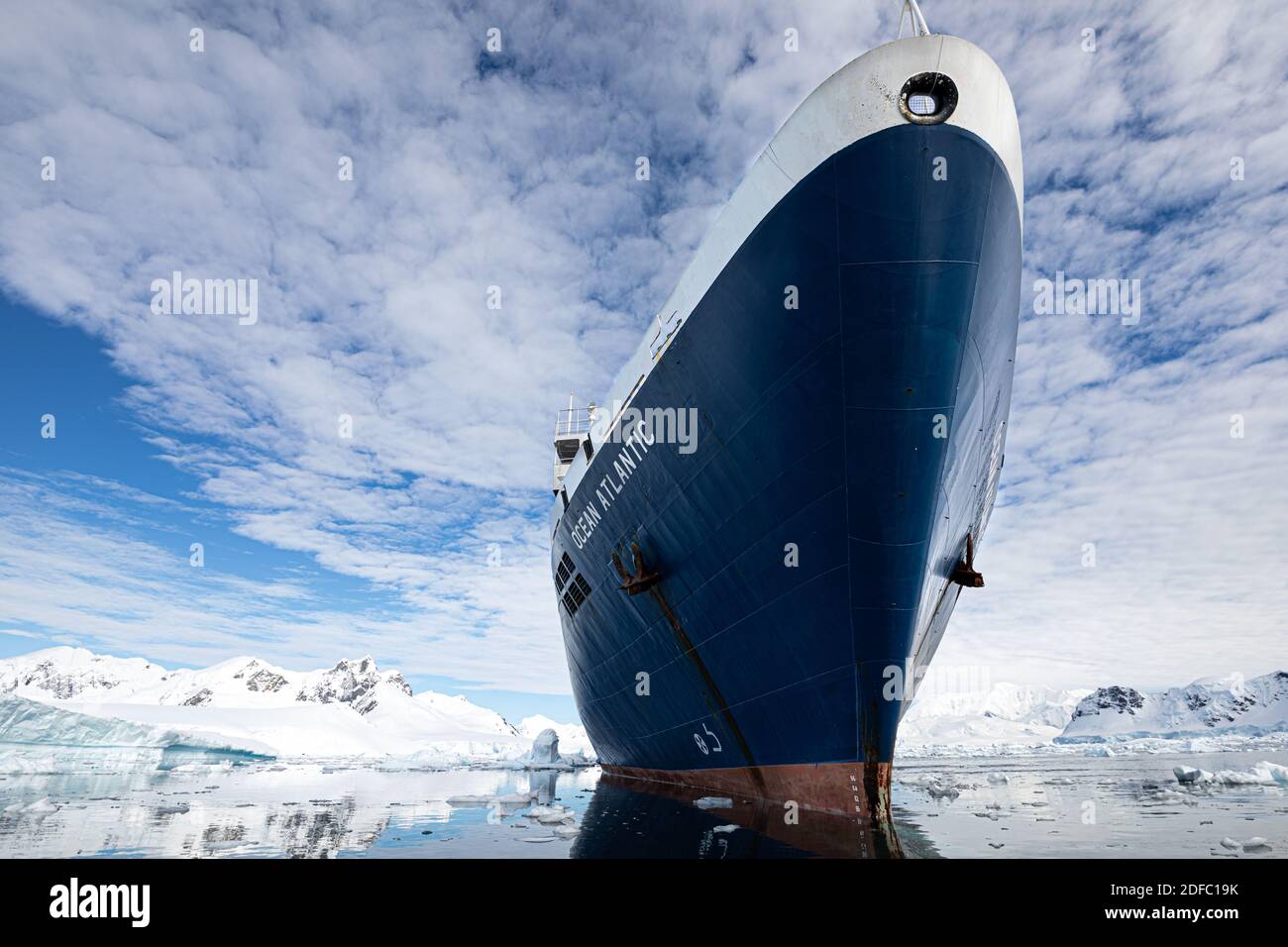 Expedition ship in the Antarctic Peninsula Stock Photo - Alamy