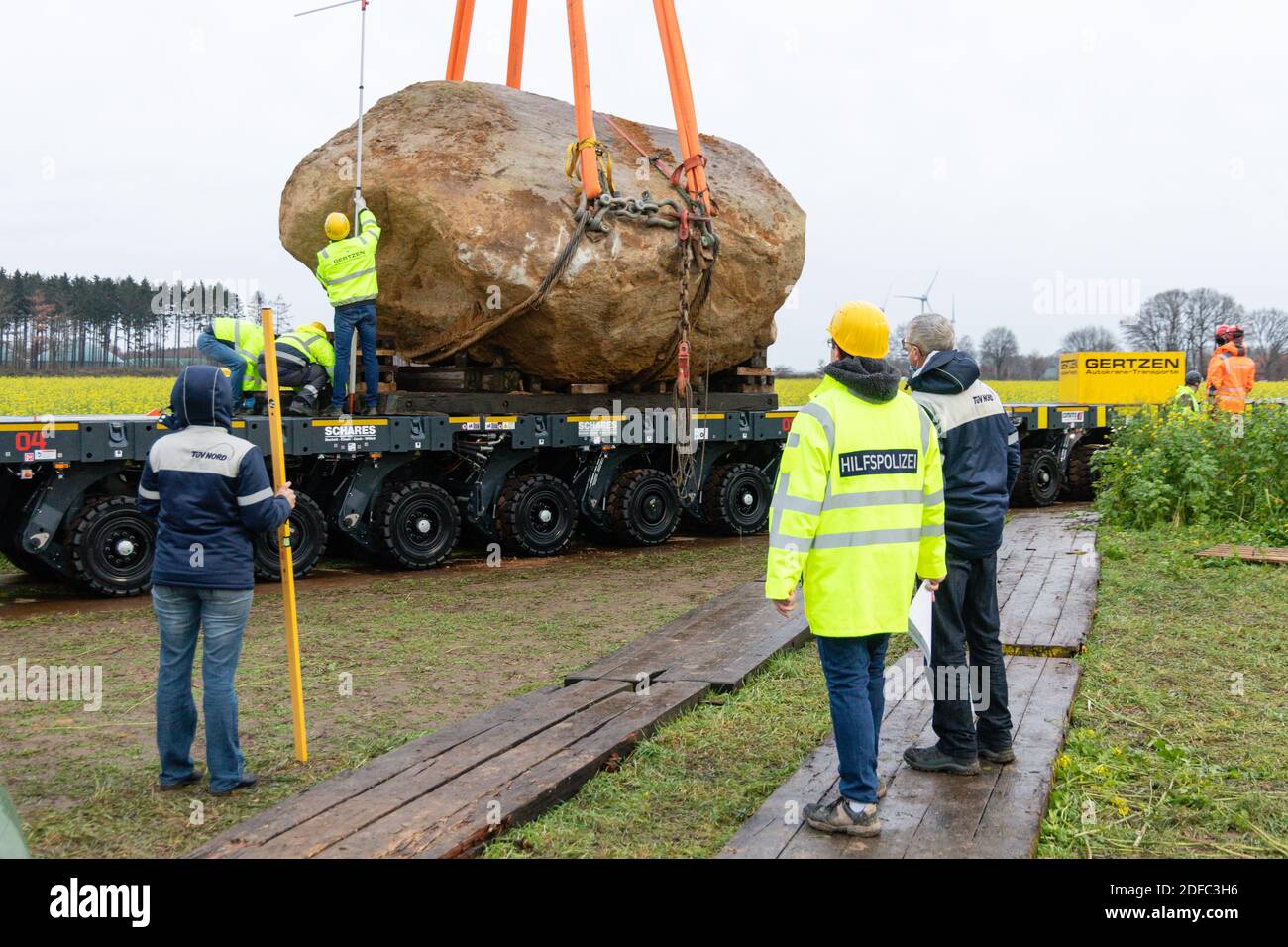 Load lifted hi-res stock photography and images - Alamy