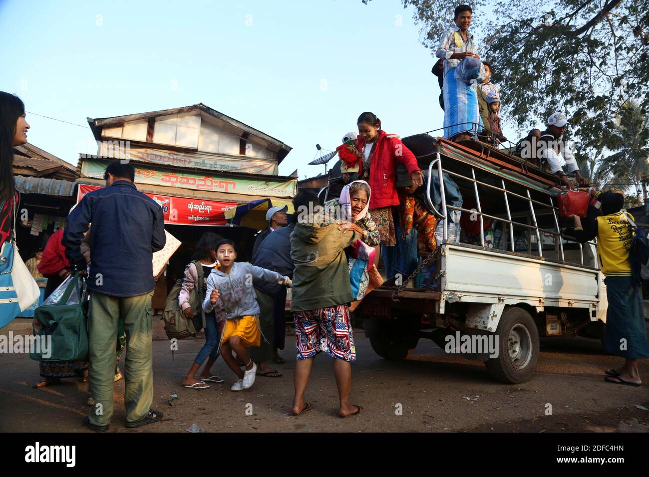 Myanmar (Burma), van arriving at Kyaiktiyo bus station Stock Photo - Alamy