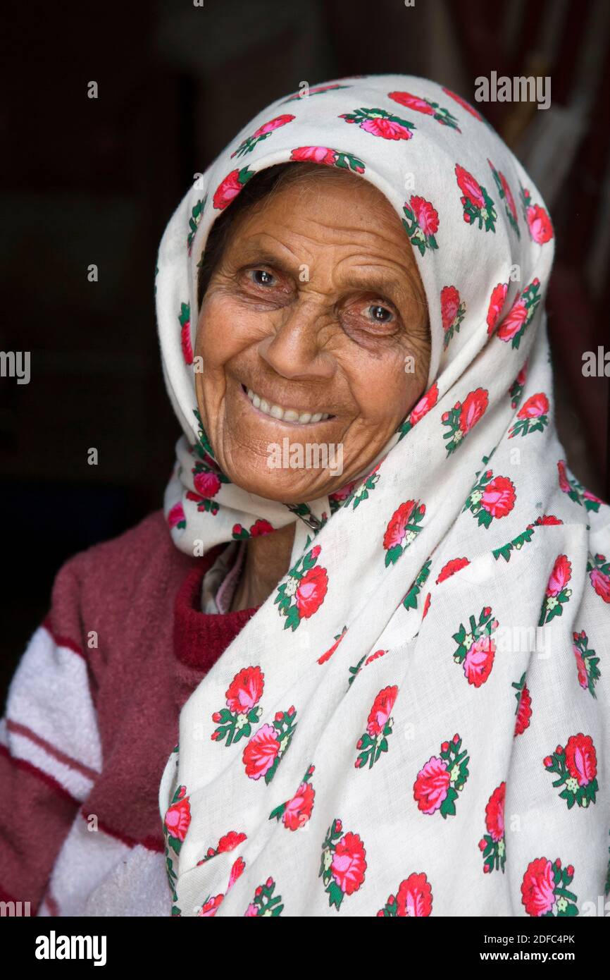 Iran, Iranian woman with veil and flowers in Abyaneh Stock Photo - Alamy