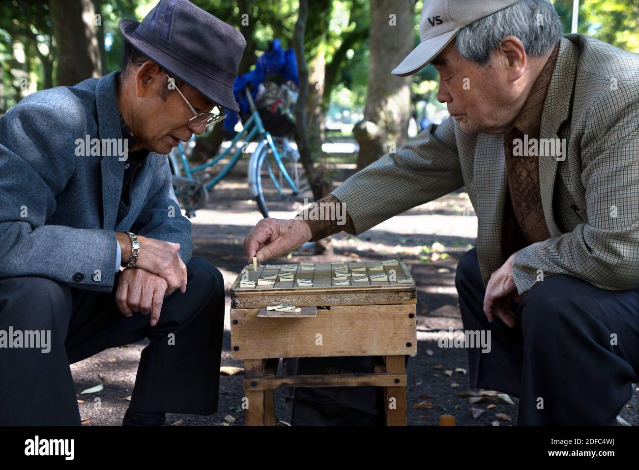 Japan, two men play chess in Hiroshima Peace Memorial Park Stock Photo ...