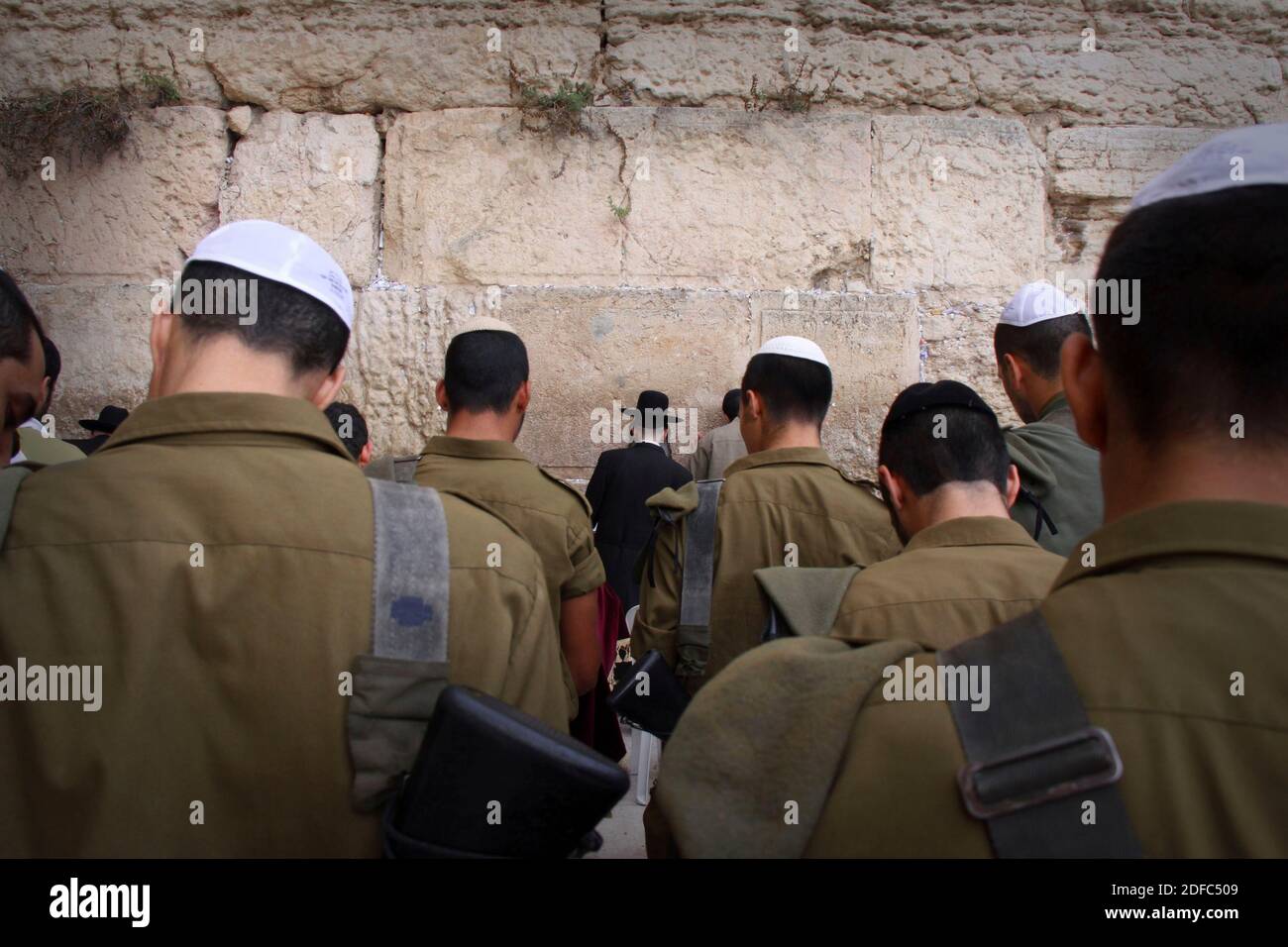 Israel, Jerusalem, Western Wall, military IDF soldiers praying at the ...