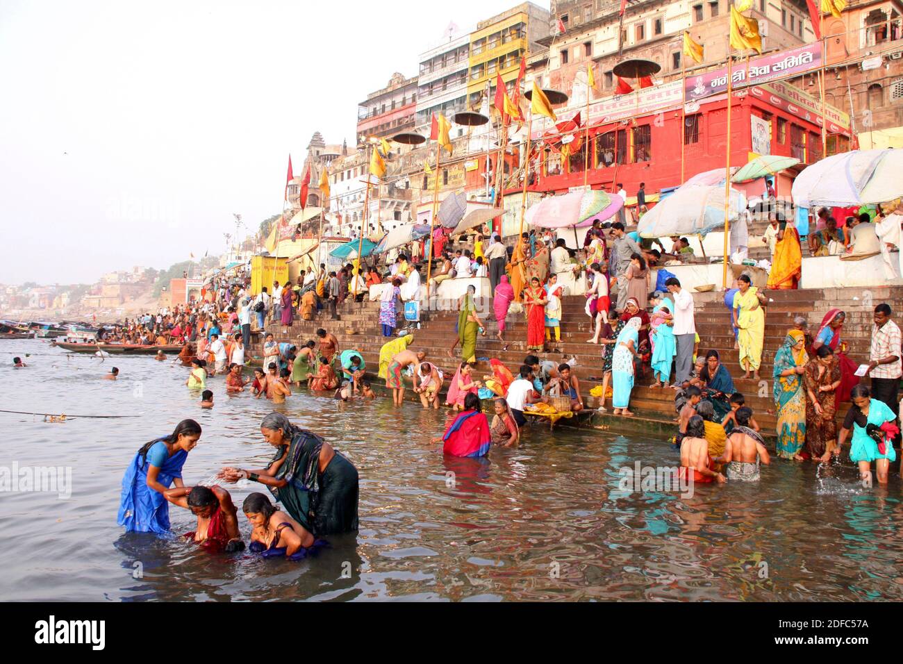 Daily life on the ganges in varanasi hi-res stock photography and ...
