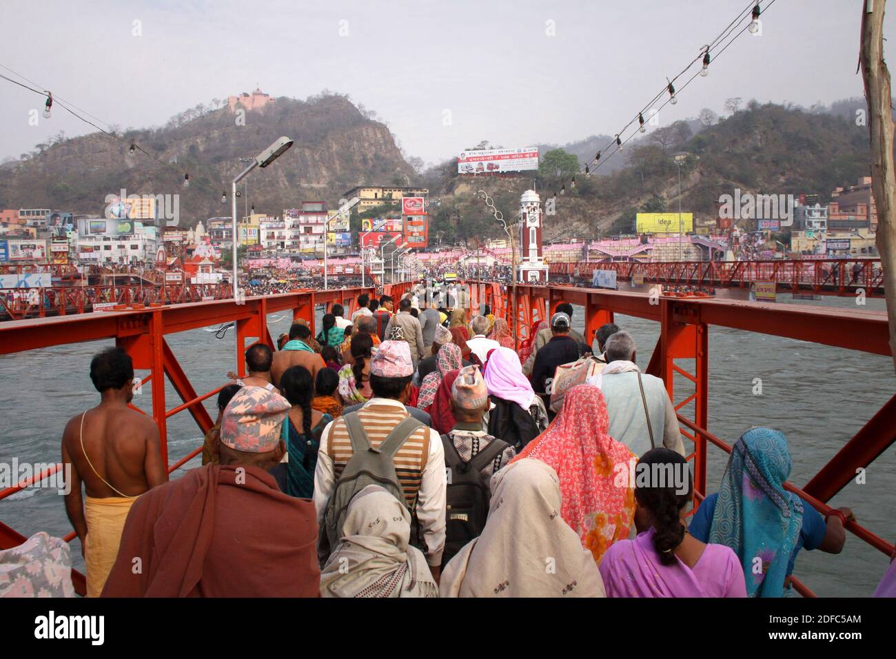 India, Uttarakhand, Haridwar, pilgrims advance on a bridge towards Har ...
