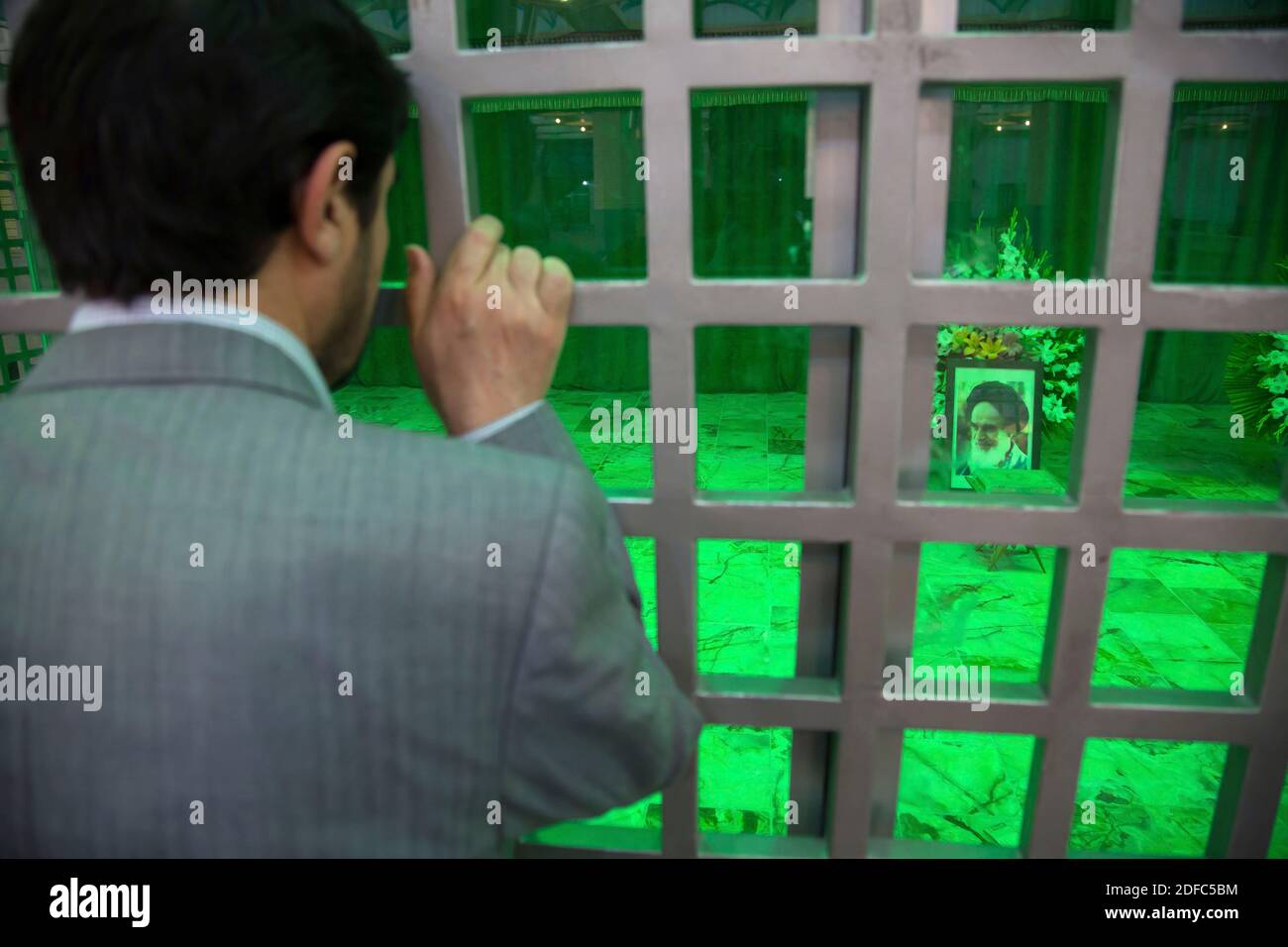 Portrait ayatollah khomeini hi-res stock photography and images - Alamy