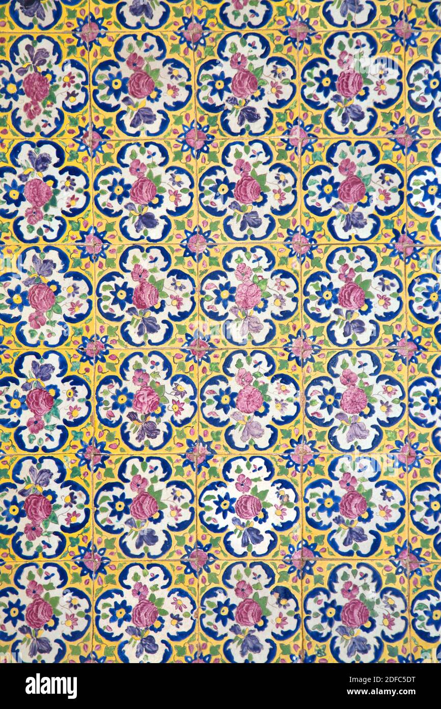 Antique tile kashan hi-res stock photography and images - Alamy