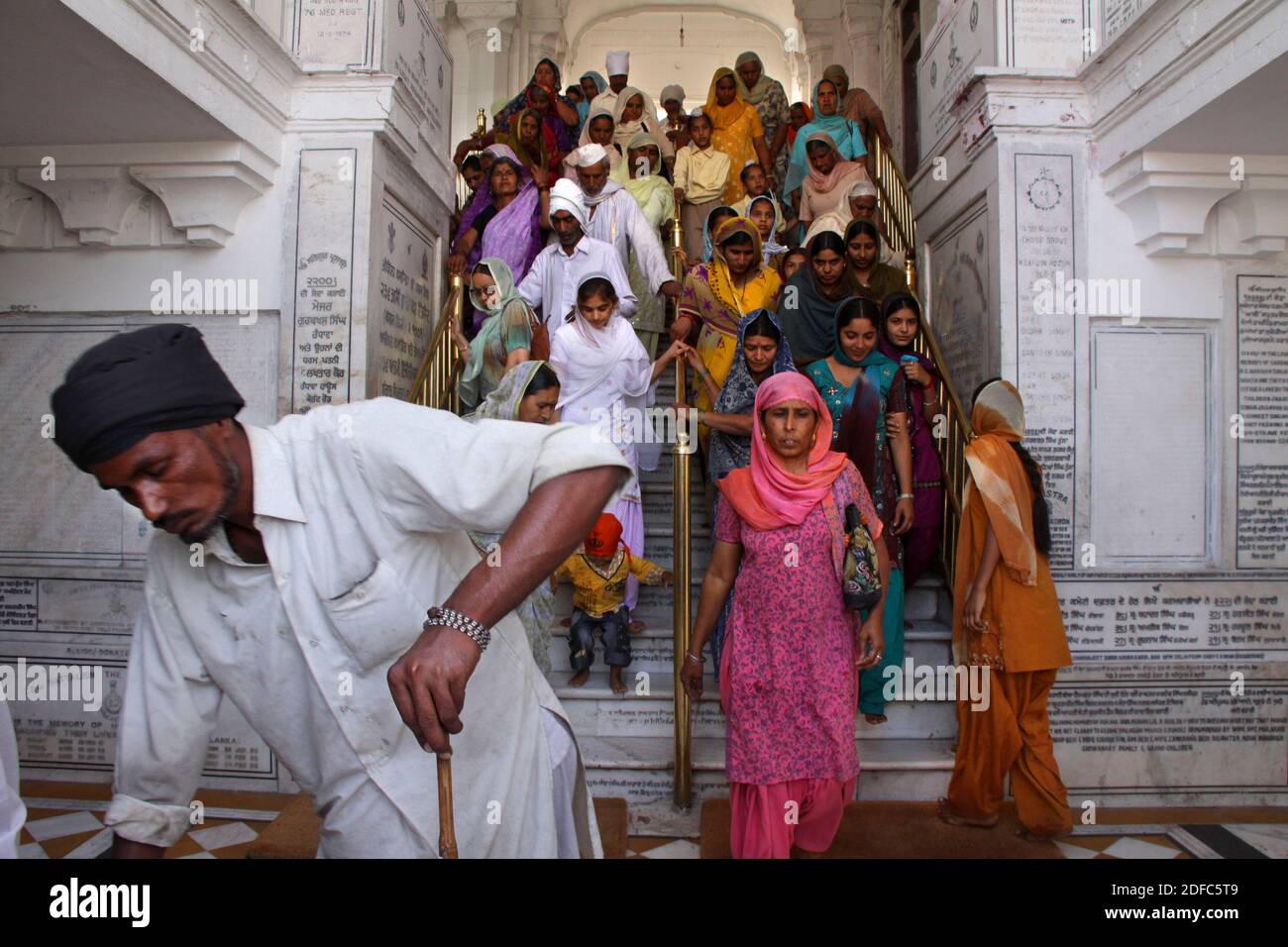 India, Punjab, Amritsar, crowd of Sikh pilgrims at the Golden Temple ...