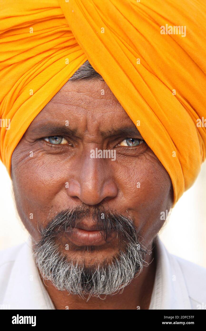 India, Amritsar, Sikh man with turban in the golden temple Stock Photo ...