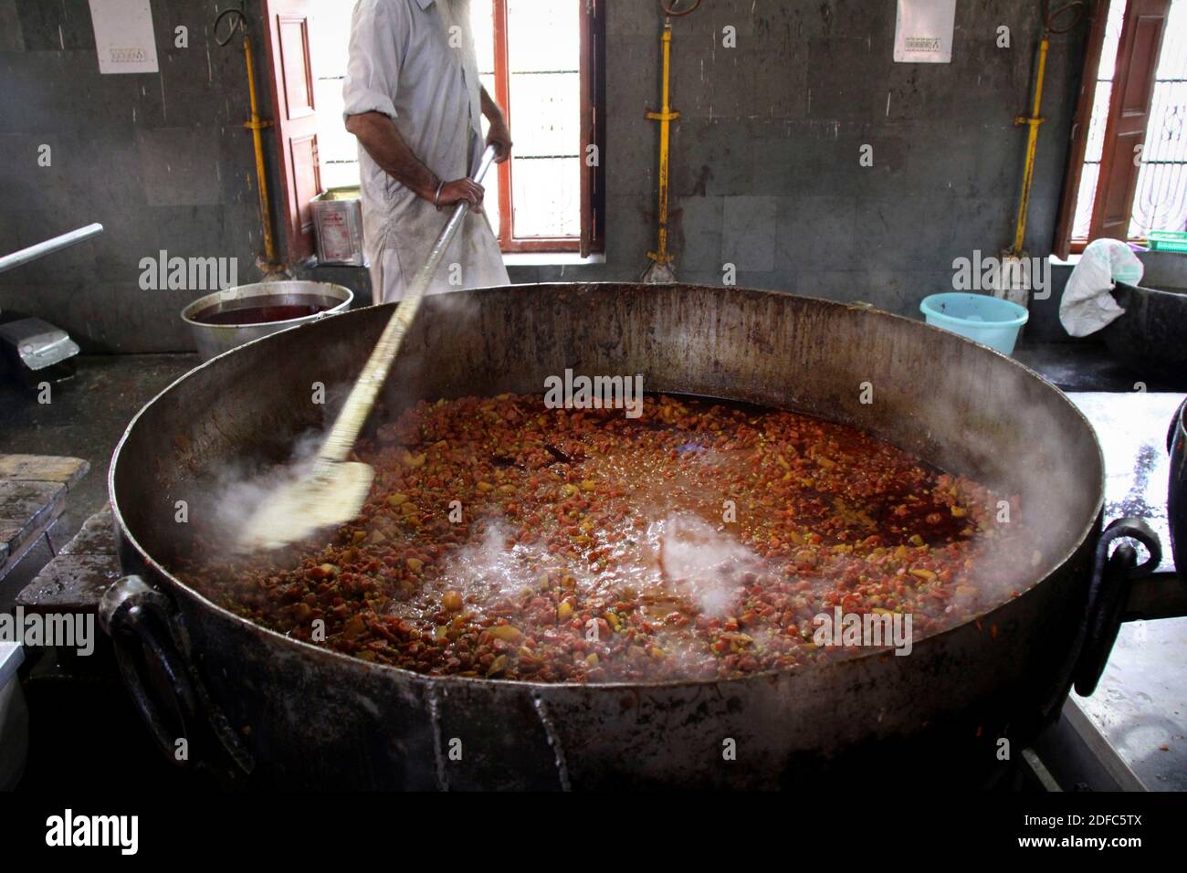 India, Amritsar, volunteers working in the kitchen of the Golden Temple ...