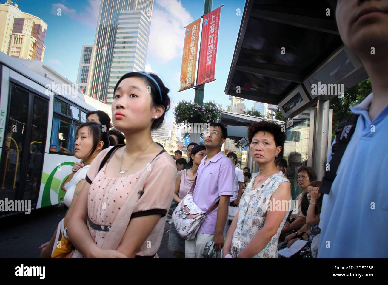 China, people waiting for the bus in a street in Shanghai Stock Photo ...