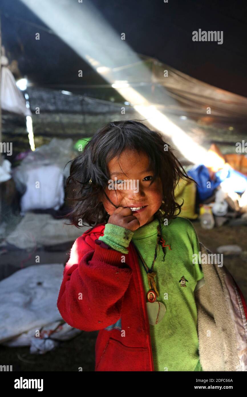 Smiling child china hi-res stock photography and images - Alamy