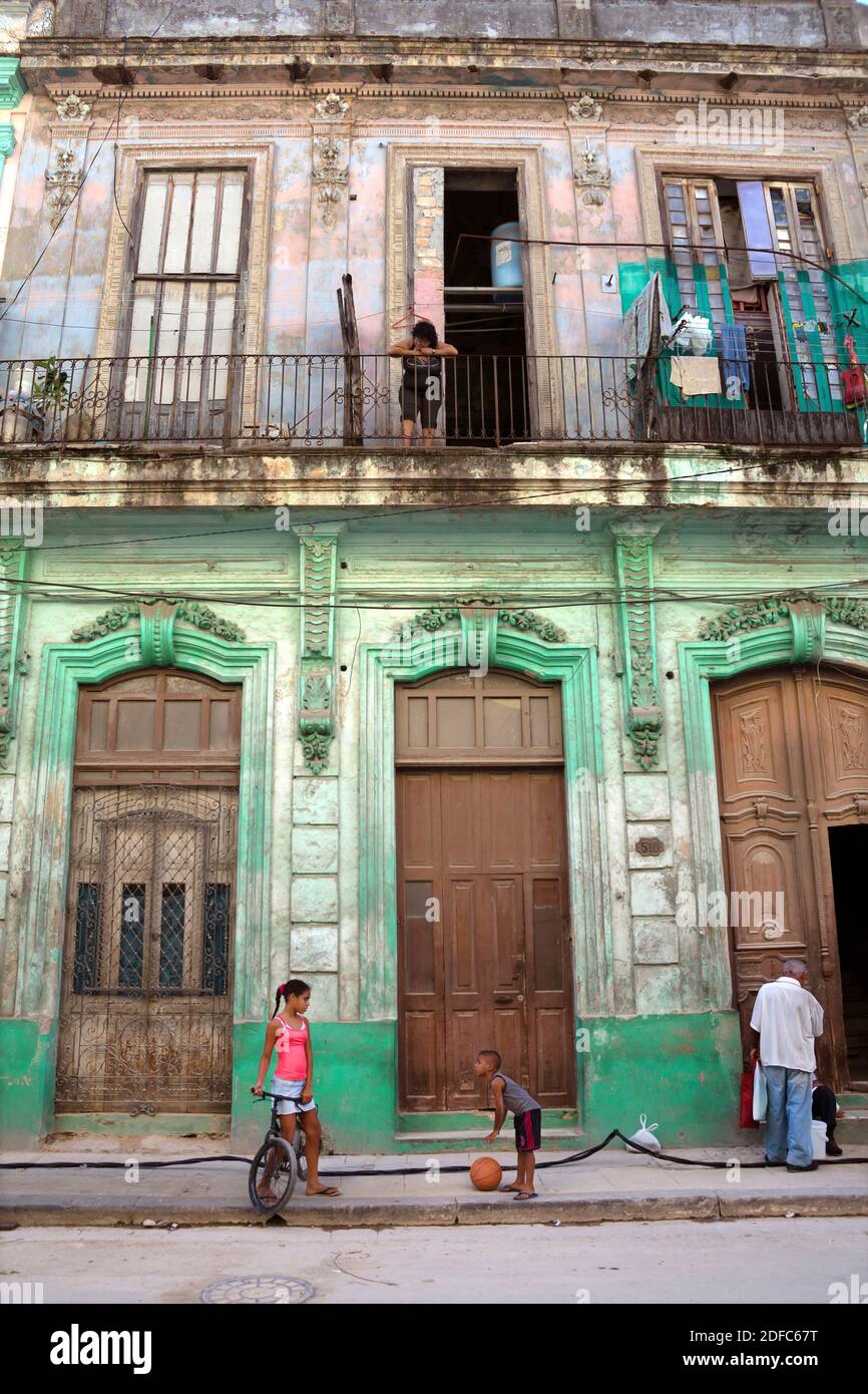 Cuba, old colonial house in Habana Vieja Stock Photo - Alamy