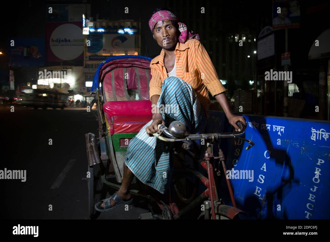 Bangladesh, Dhaka, rickshaw driver in Motijheel area Stock Photo - Alamy