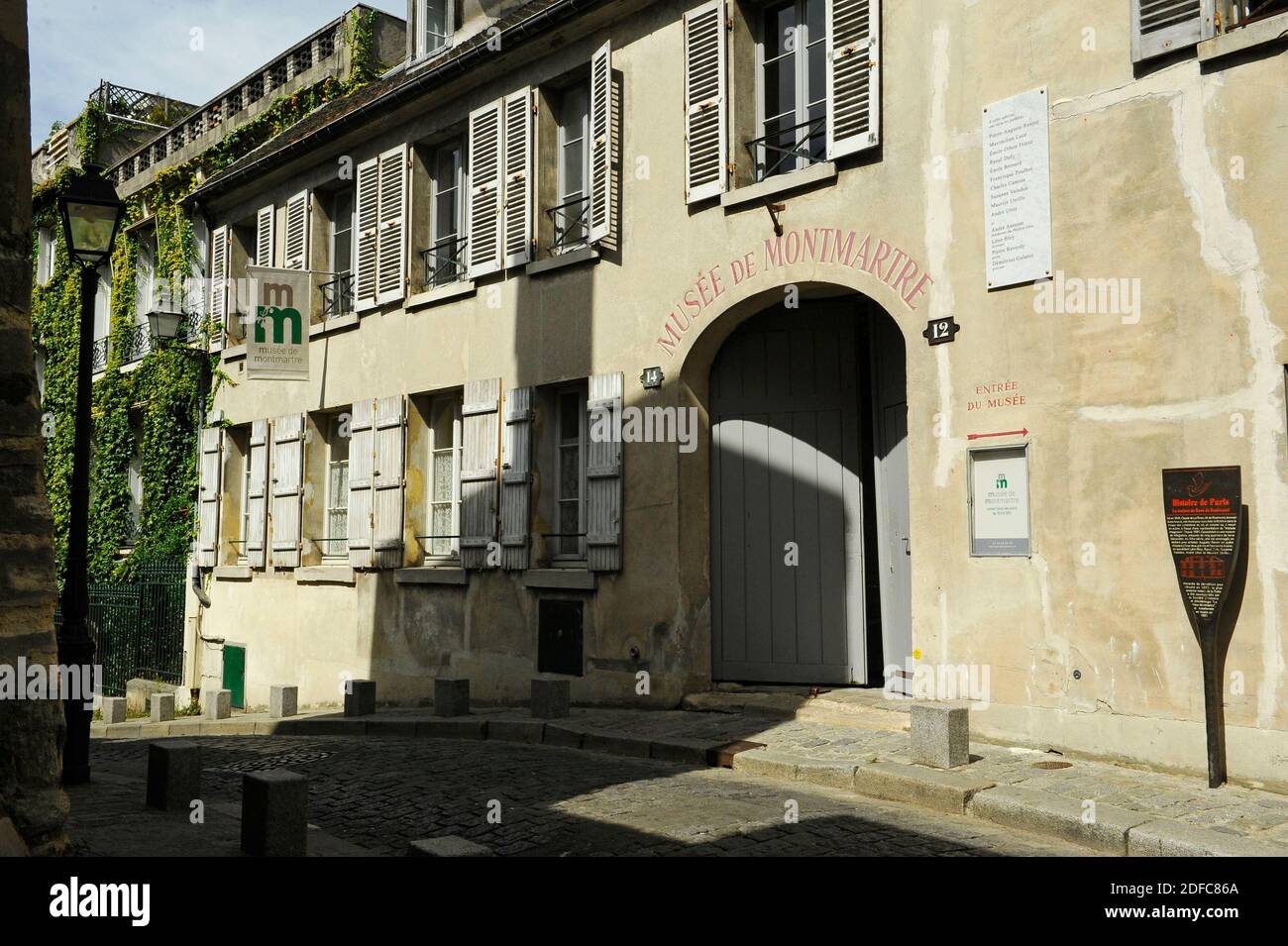 France, Paris, the butte Montmartre, the Montmartre museum Stock Photo ...