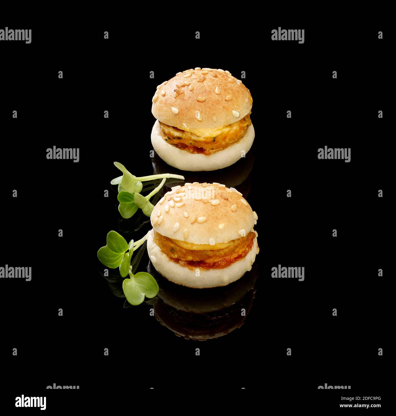 Mini burgers and people hi-res stock photography and images - Alamy