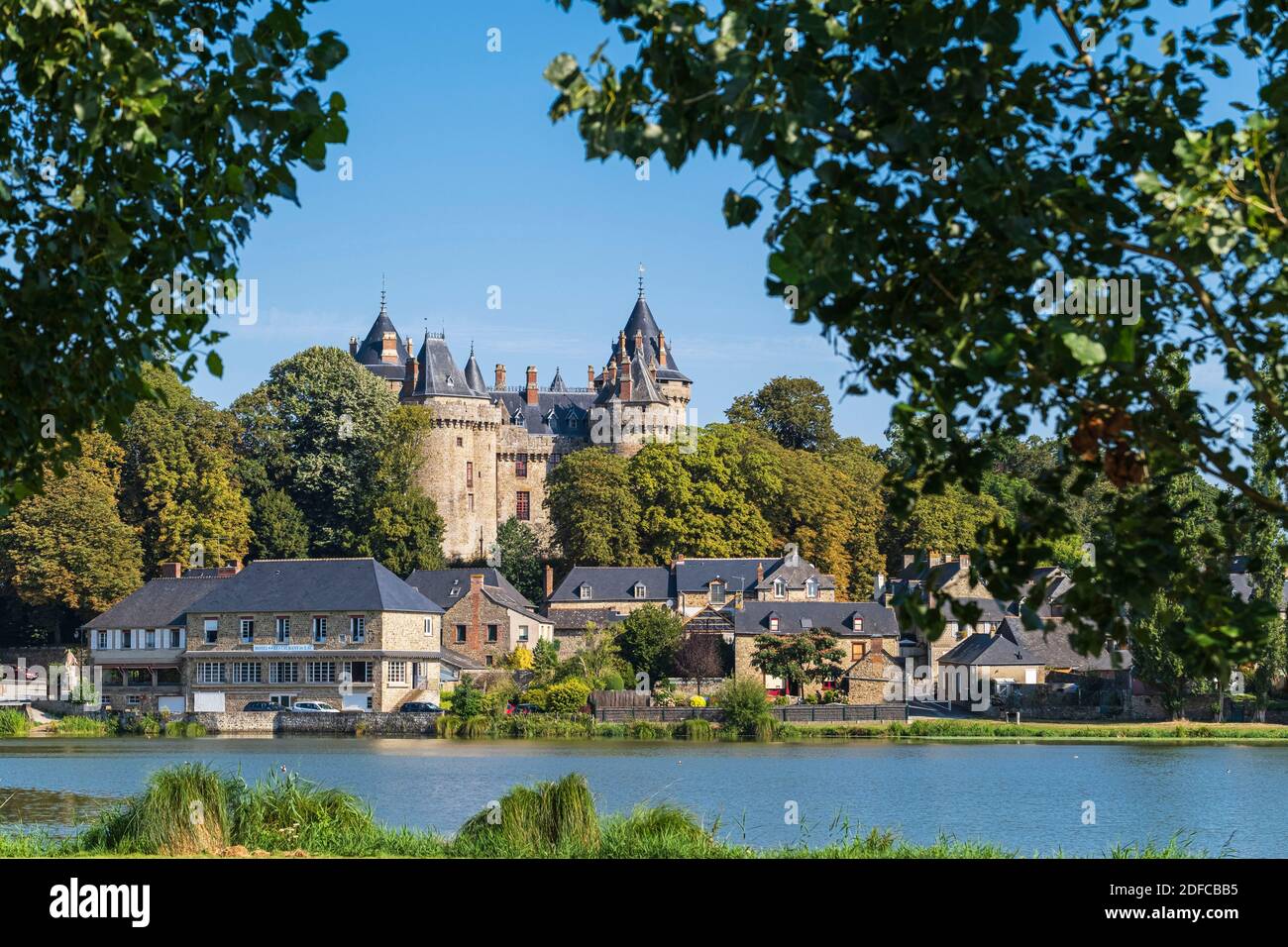 Combourg lake castle hi-res stock photography and images - Alamy