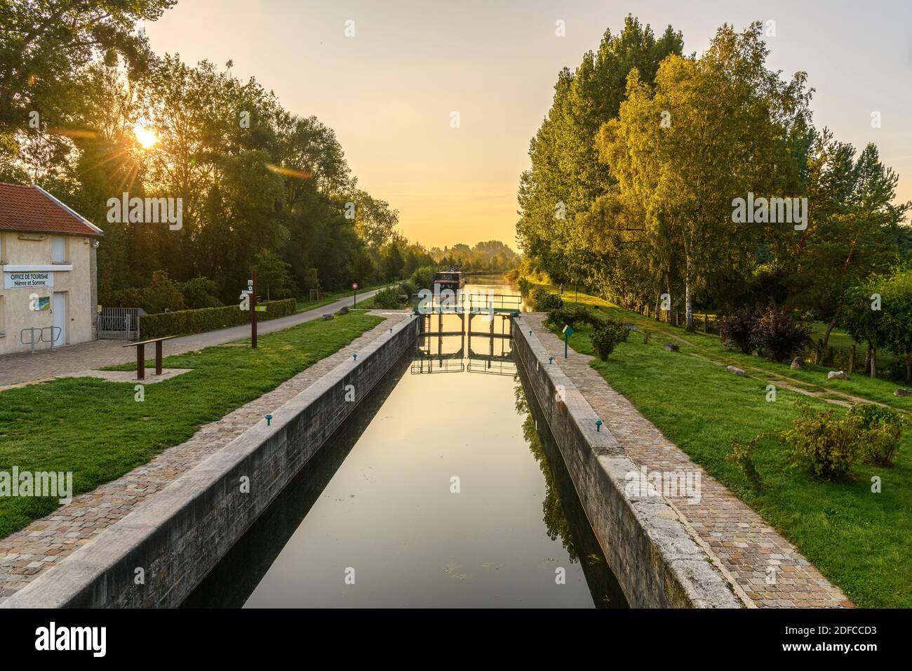 France, Somme (80), Somme Valley, Ailly-sur-Somme, The Somme Canal ...