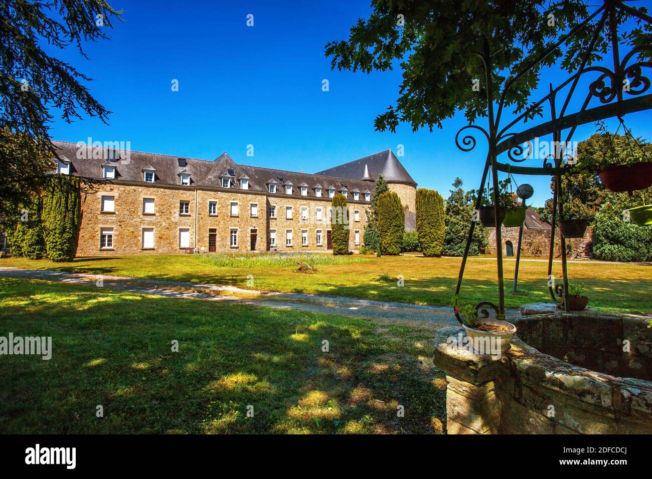 Puits de jardin hi-res stock photography and images - Alamy