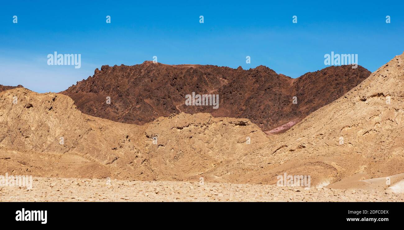 Contrasting landforms hi-res stock photography and images - Alamy
