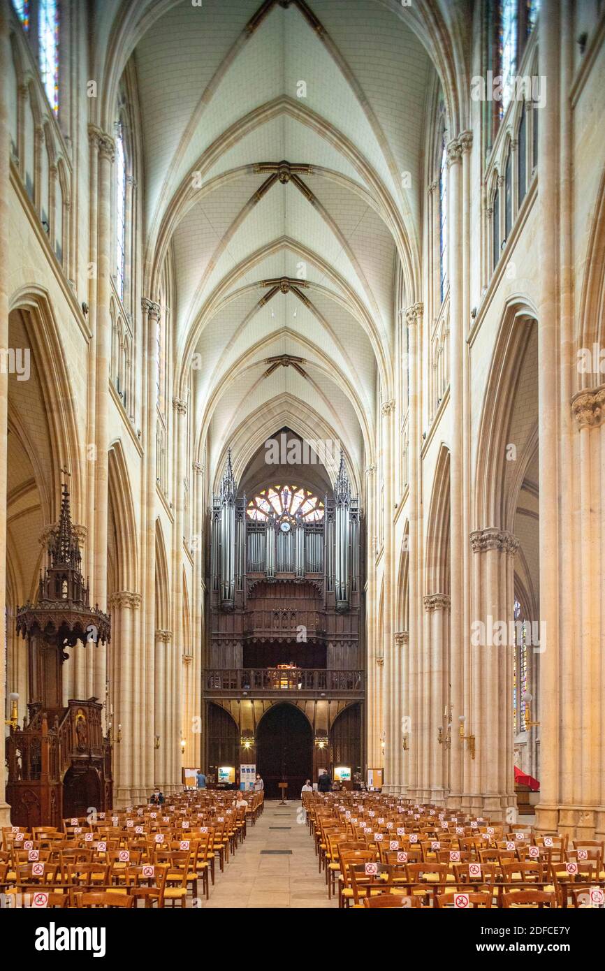 Basilica sainte clotilde organ hi-res stock photography and images - Alamy