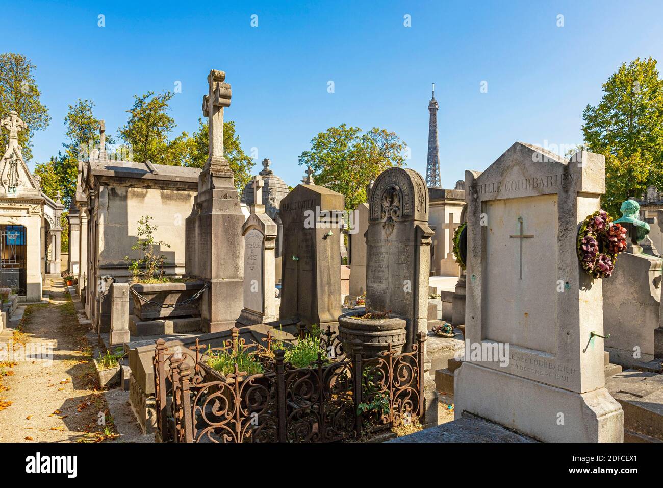 Passy cemetery paris hi-res stock photography and images - Alamy