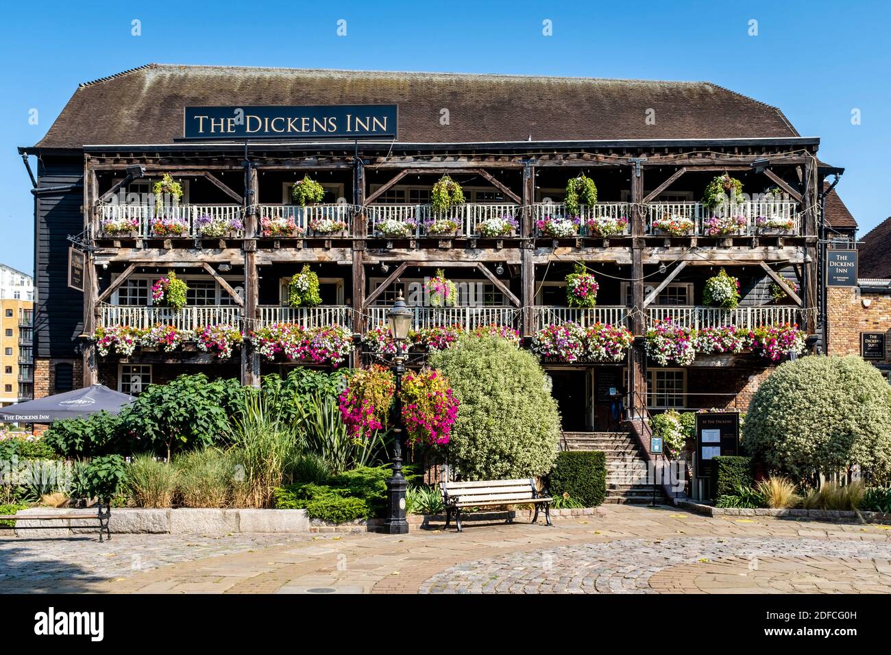Pubs hi-res stock photography and images - Alamy