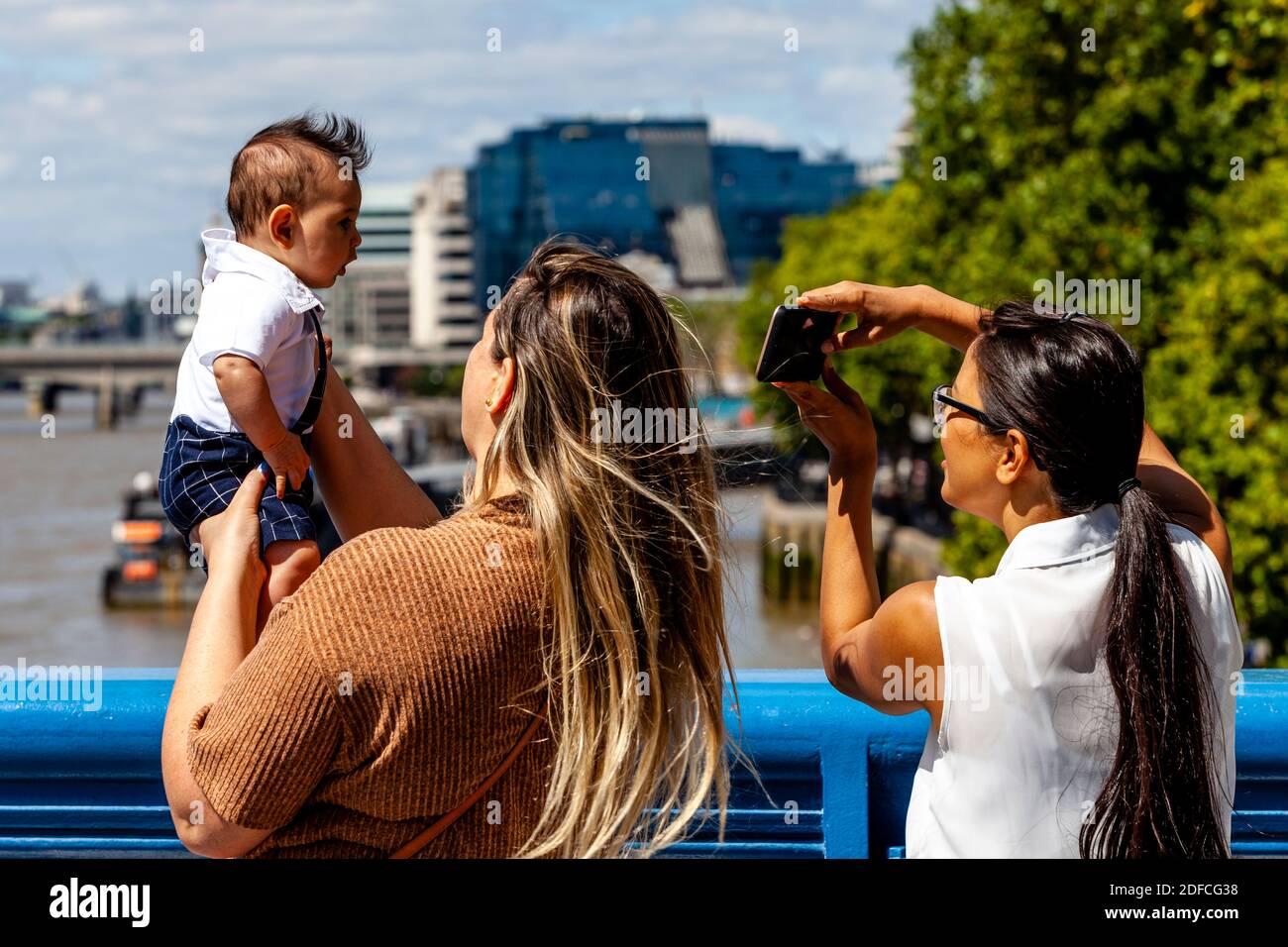 Historical photo of tower bridge hi-res stock photography and images ...
