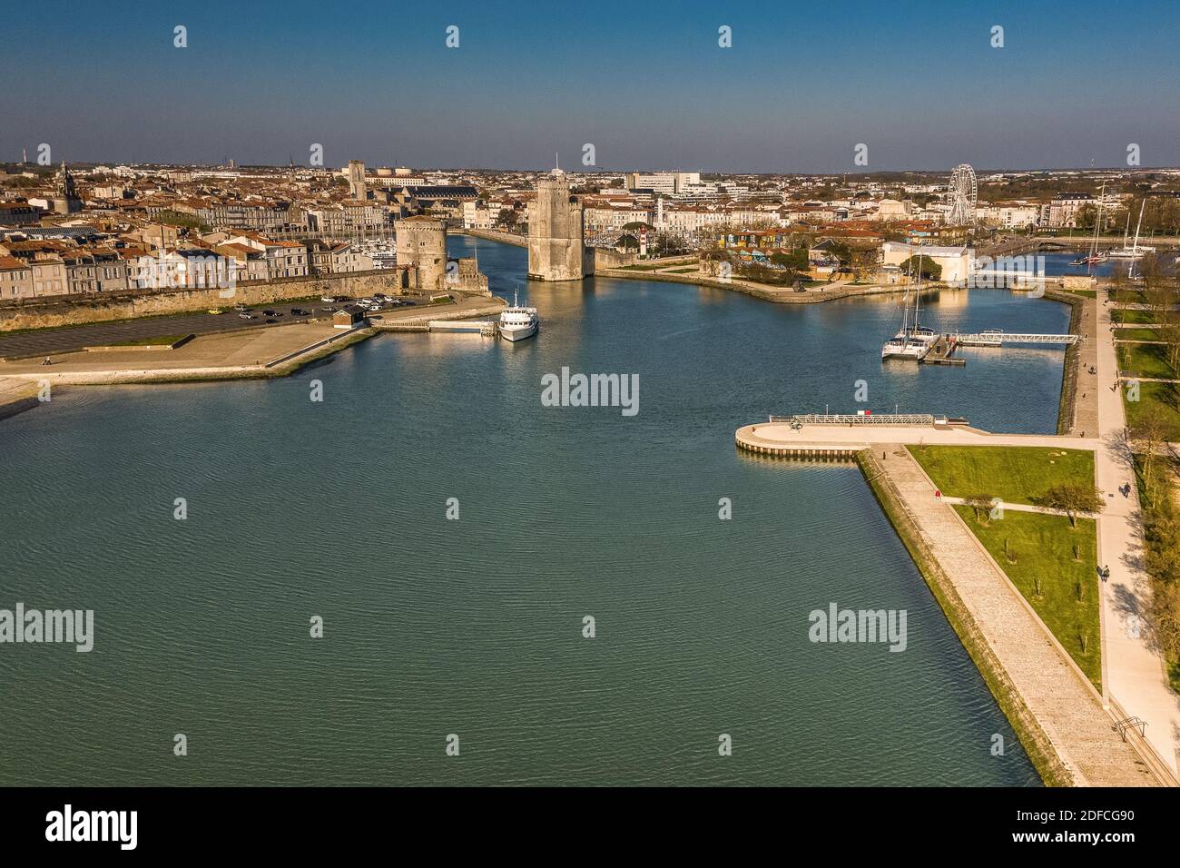 AERIAL VIEW, LA ROCHELLE, OLD PORT, (17) CHARENTE-MARITIME, NOUVELLE ...