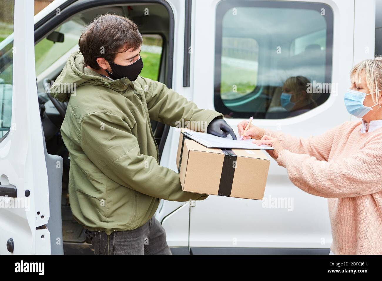 Check signature hi-res stock photography and images - Alamy