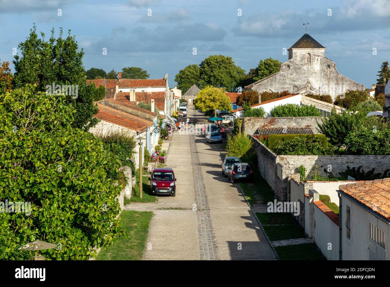 CHURCH AND VILLAGE, FORTIFIED TOWN OF BROUAGE, CHARENTE-MARITIME ...