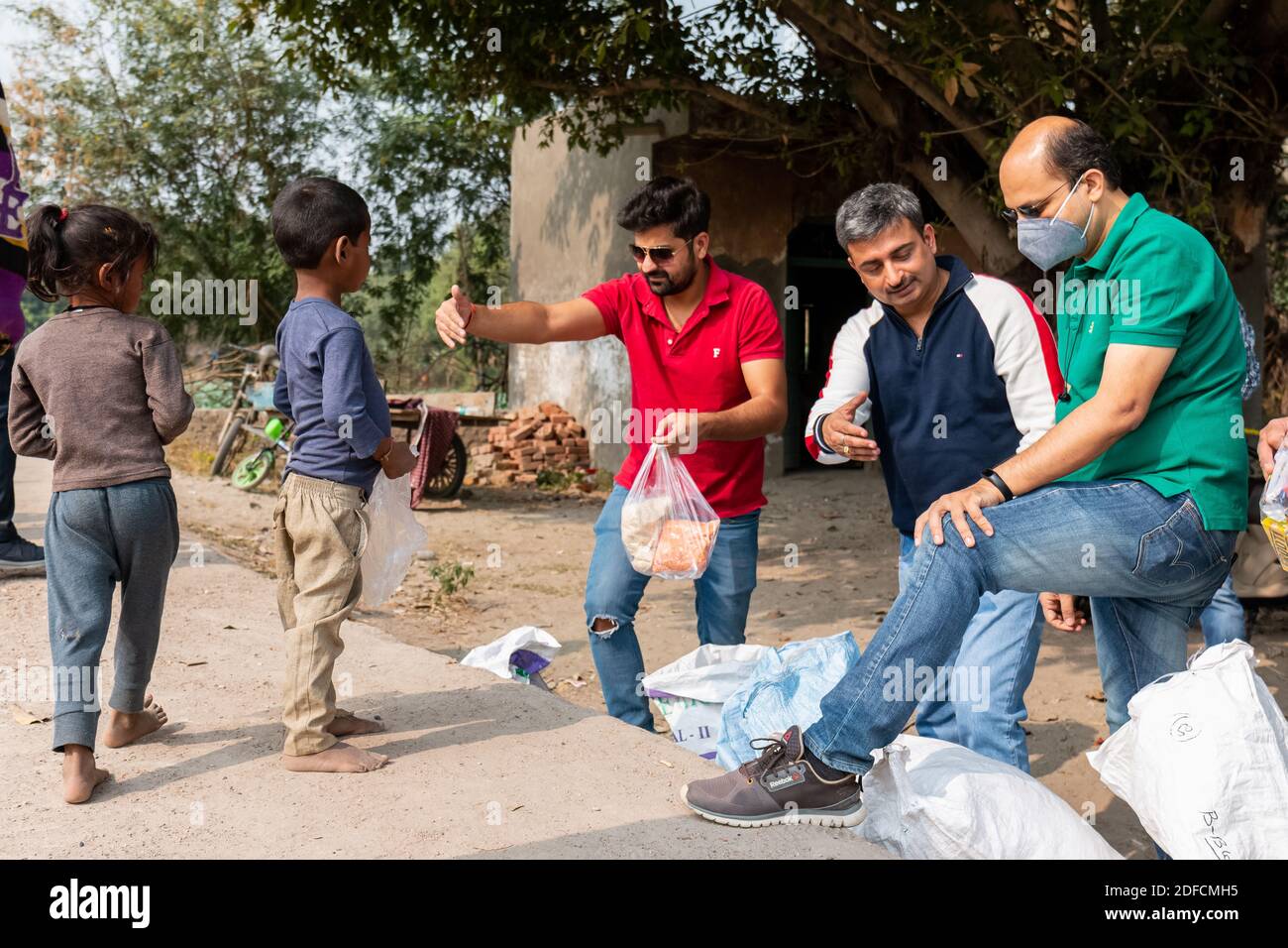 Distributing Food Students High Resolution Stock Photography and Images ...