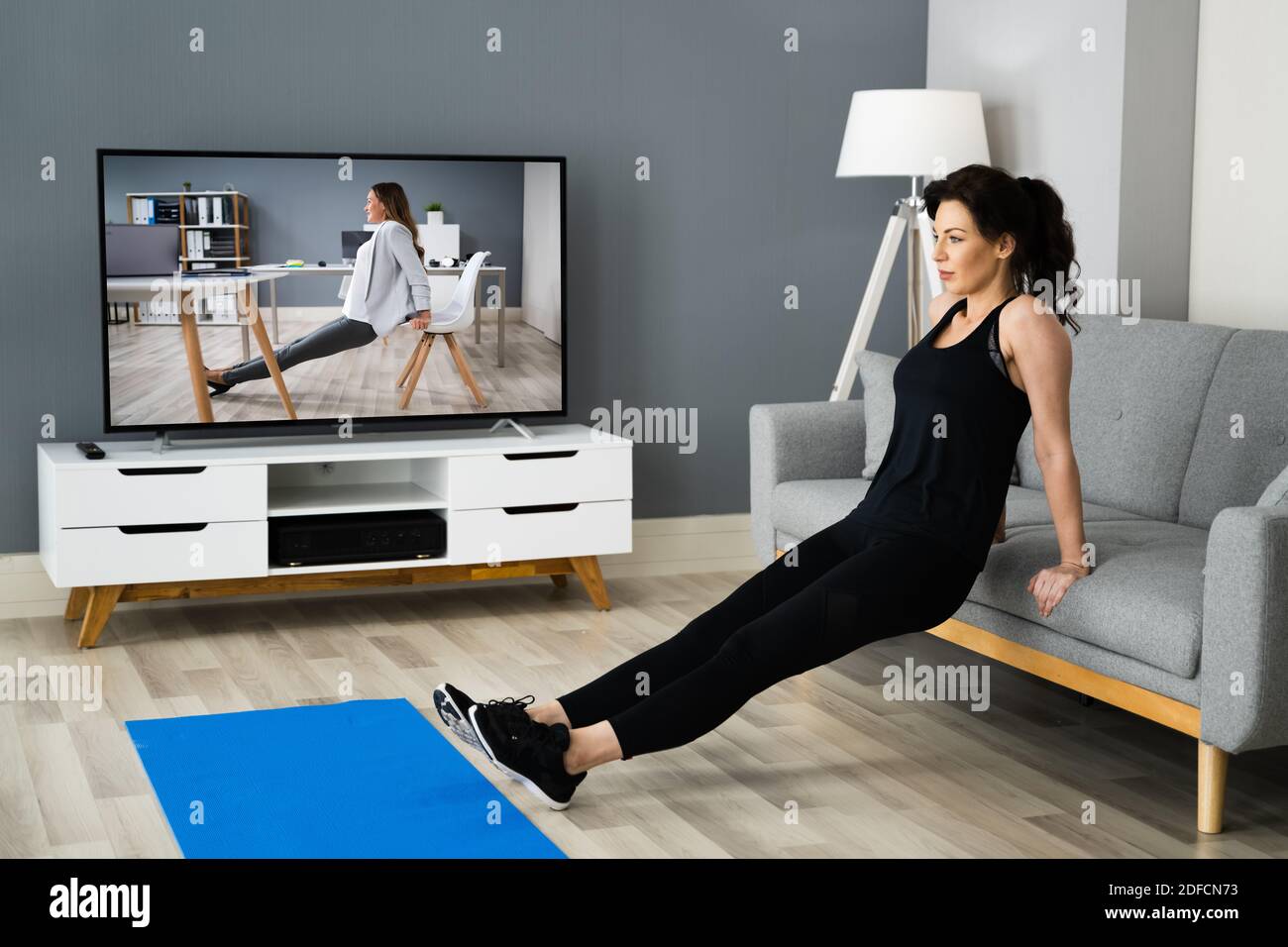 Tv home hi-res stock photography and images - Alamy