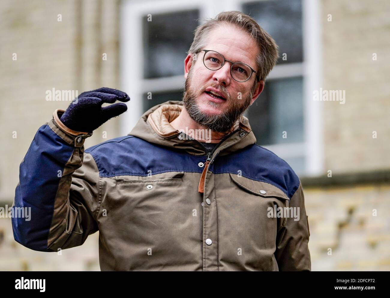 Handover machine hi-res stock photography and images - Alamy