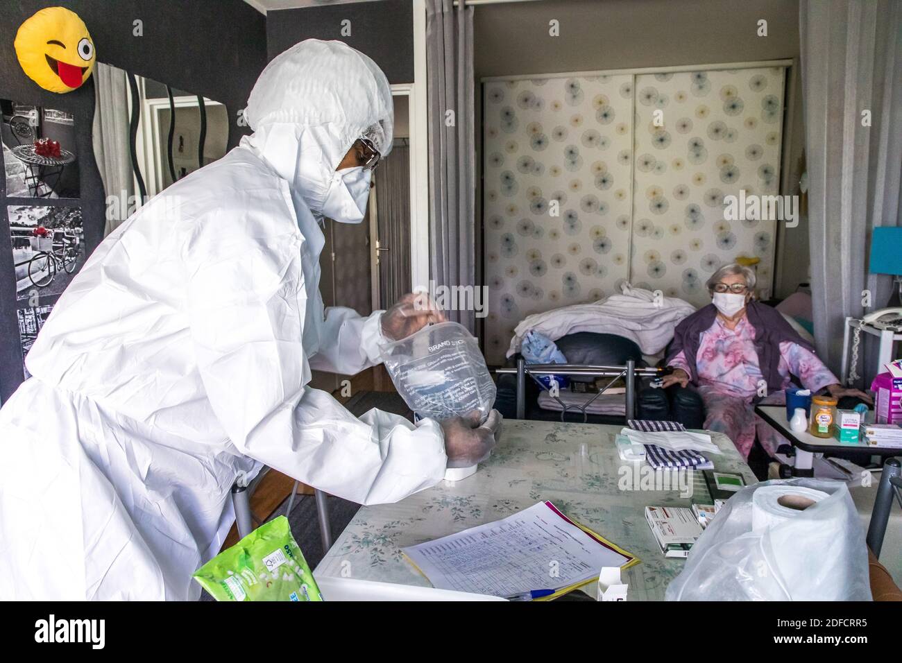 POST-HOSPITALIZATION CARE BY A FREELANCE NURSE OF MONIQUE, AN ELDERLY ...