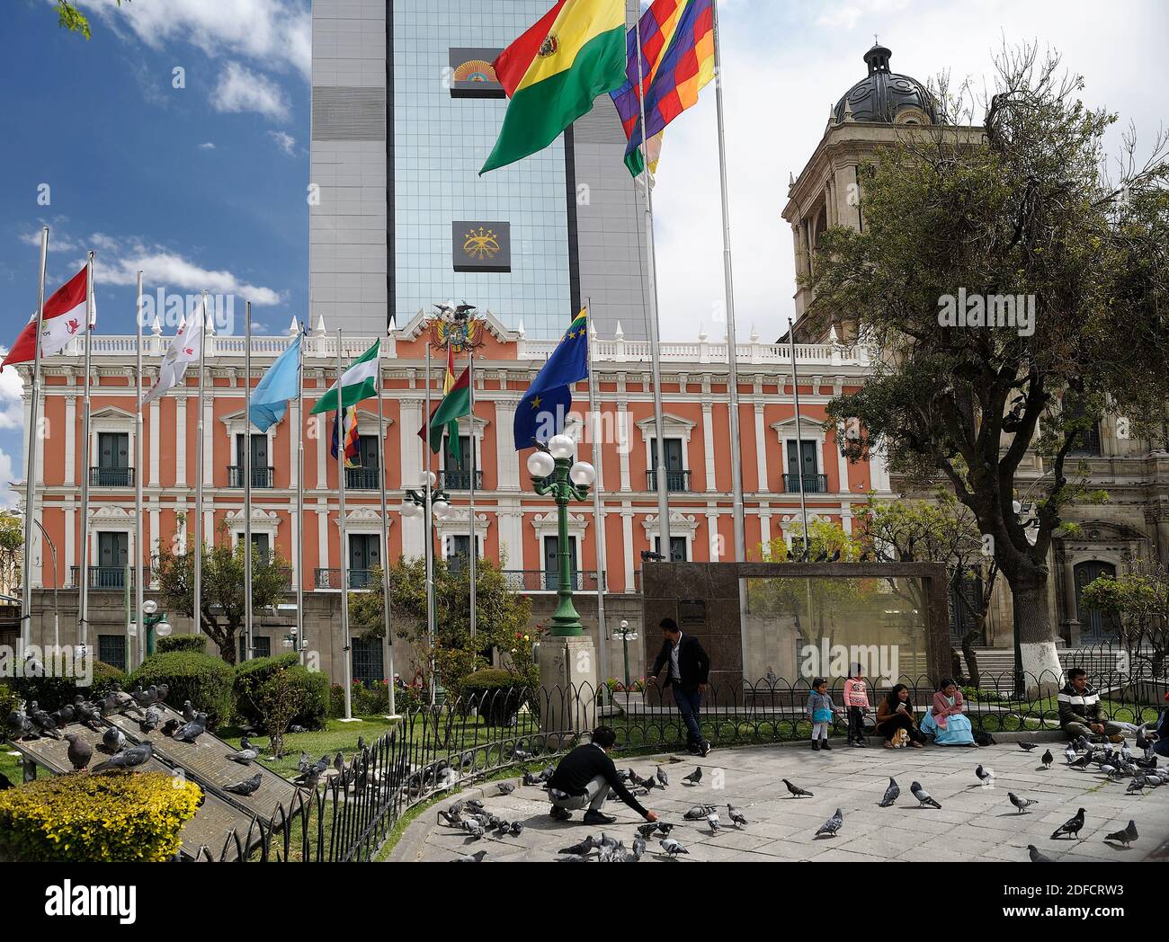 Palace quemado hi-res stock photography and images - Alamy