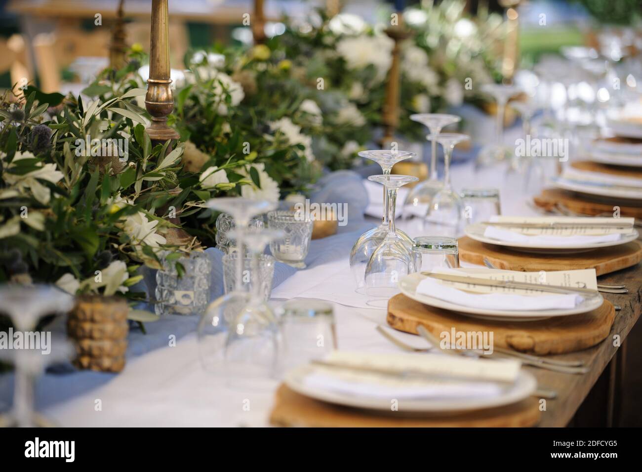 Rustic outdoor wedding table decor Rome Stock Photo - Alamy