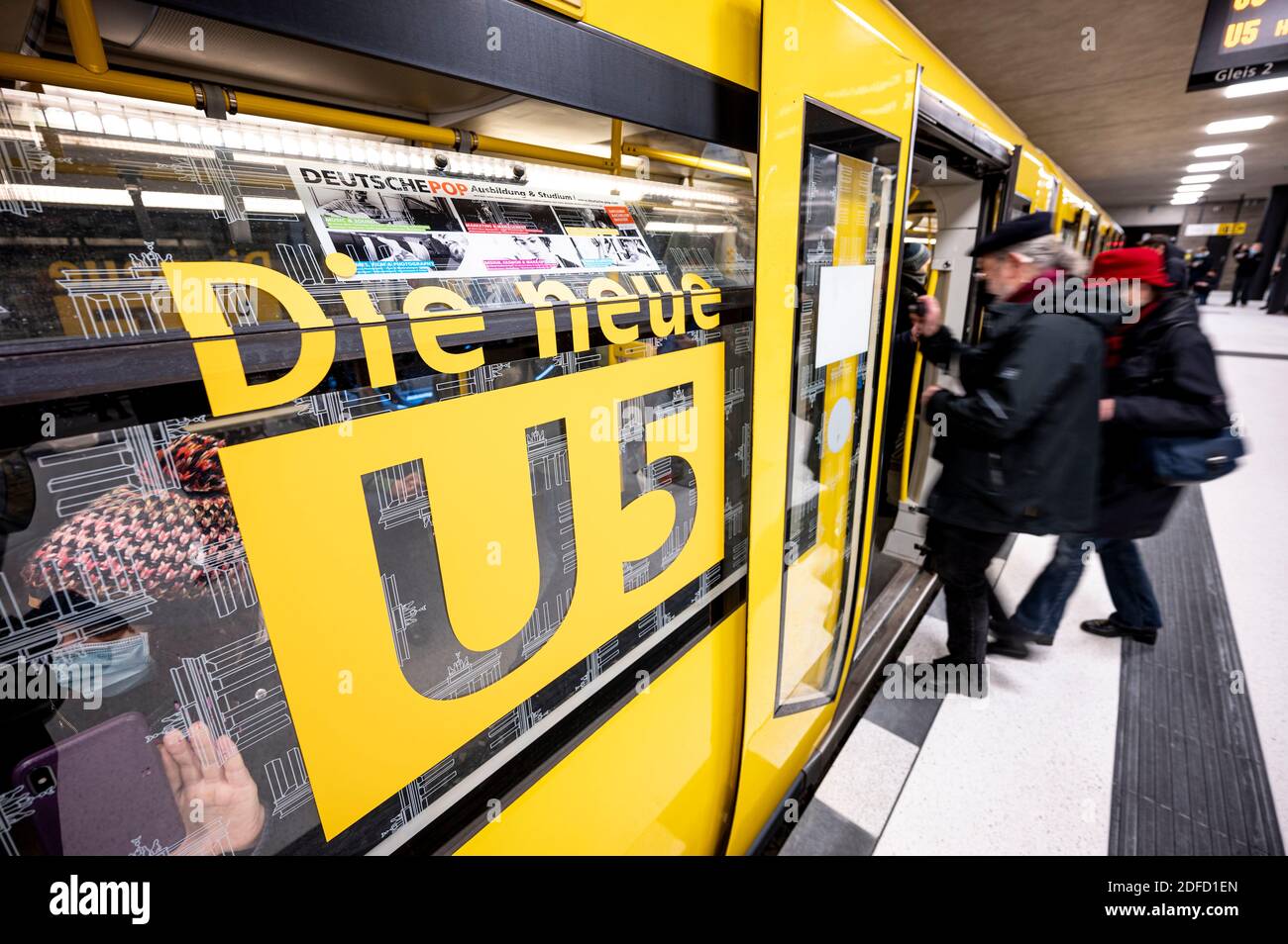 Berlin, Germany. 04th Dec, 2020. People board the U5 underground line ...