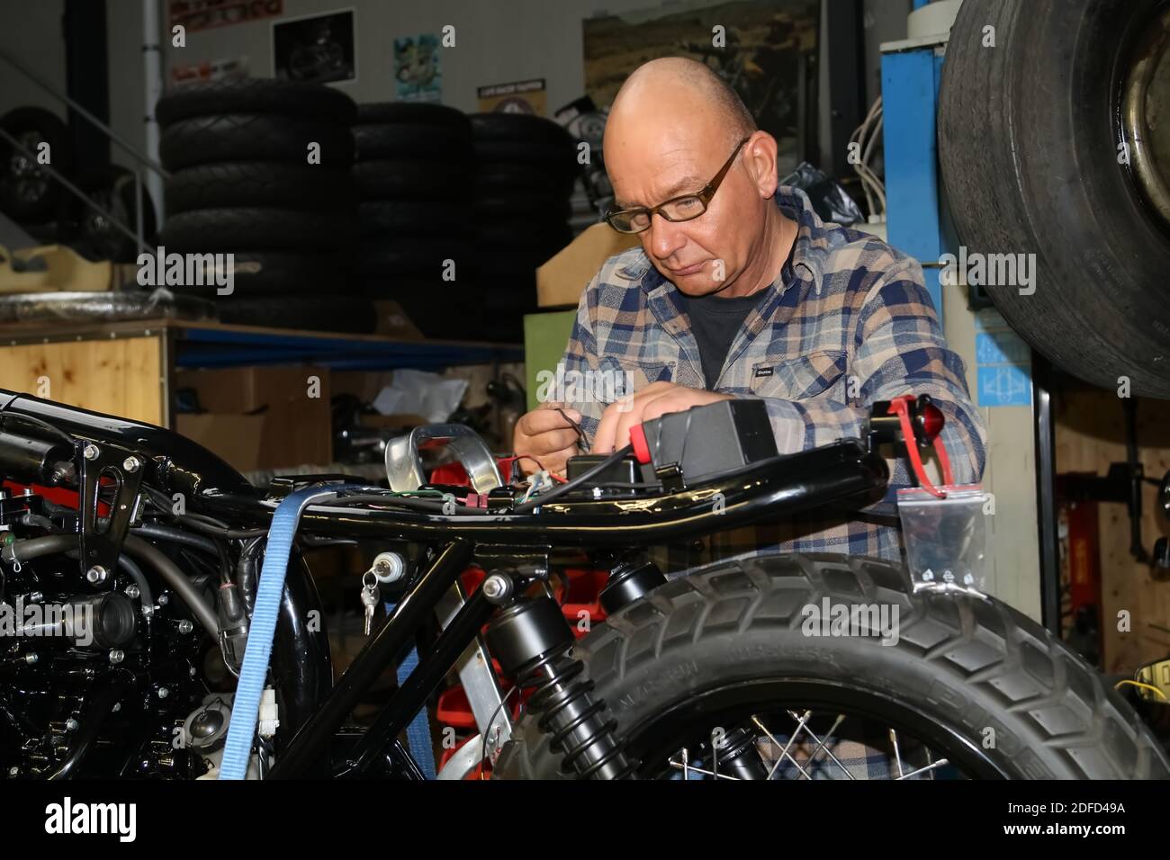 motorcycle mechanic at work Stock Photo - Alamy