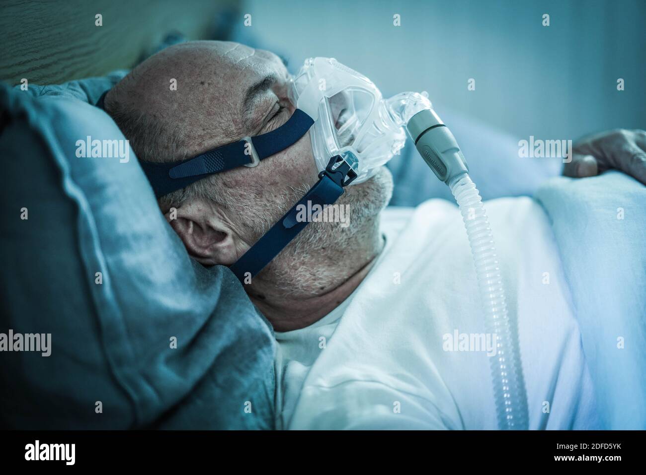 Treatment of sleep apnea and snoring : patient suffering from ...