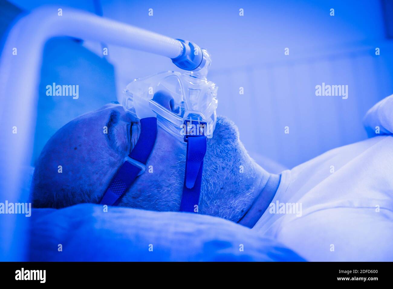 Treatment of sleep apnea and snoring : patient suffering from ...