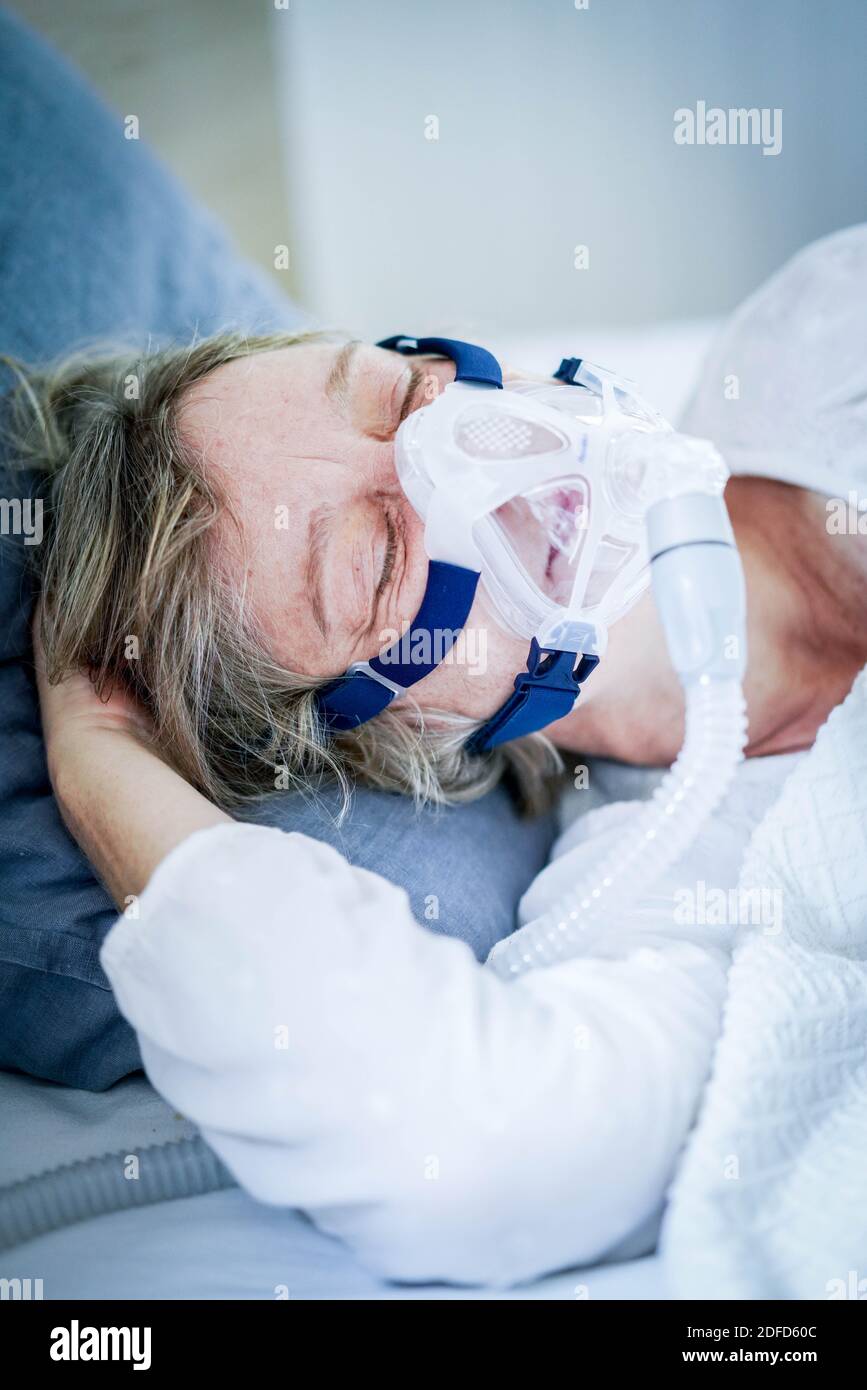 Treatment of sleep apnea and snoring : patient suffering from ...