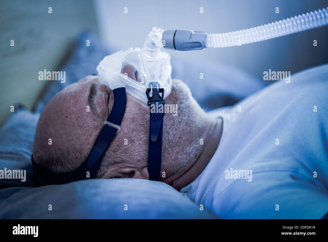 Treatment of sleep apnea and snoring : patient suffering from ...