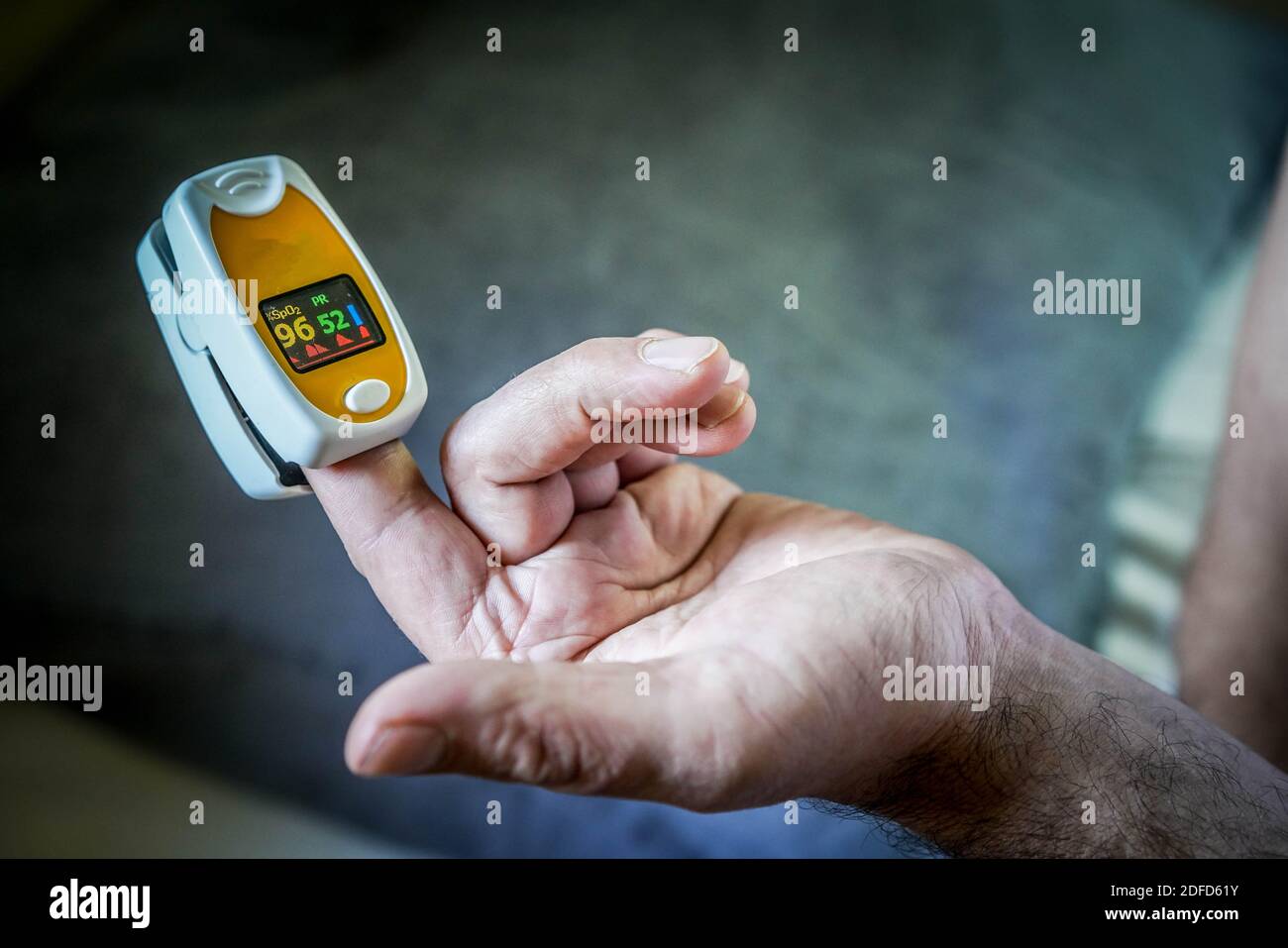 Determination of oxygen-hemoglobin saturation of blood with a pulse ...
