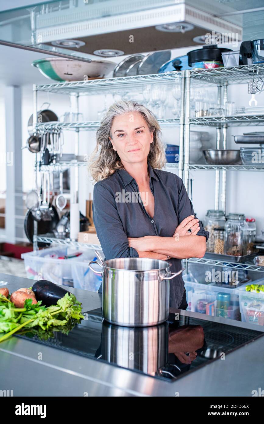 Cooking hi-res stock photography and images - Alamy